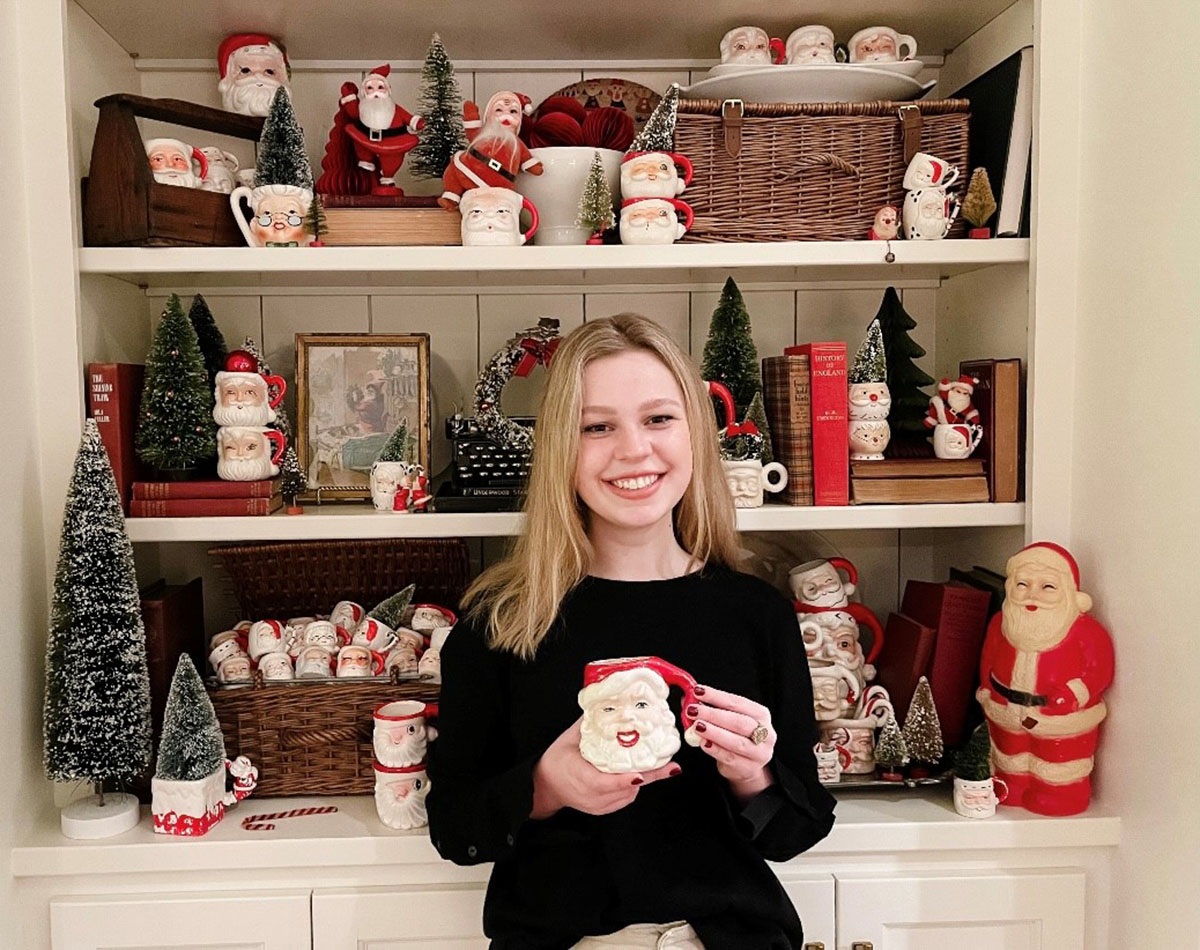 Cup o’ Holiday Cheer: Vintage Santa Mug Collection | The Buzz Magazines